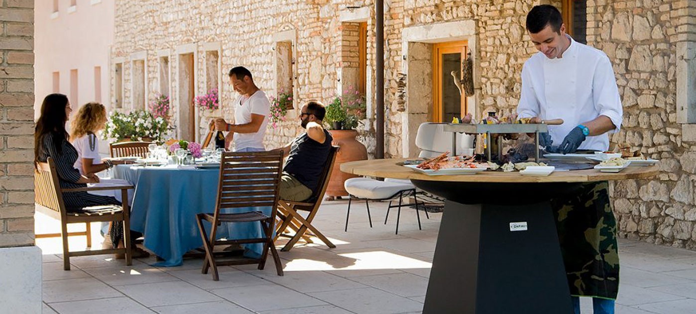 OnFire BBQ, hight: 100 cm with wood storage, Black Version