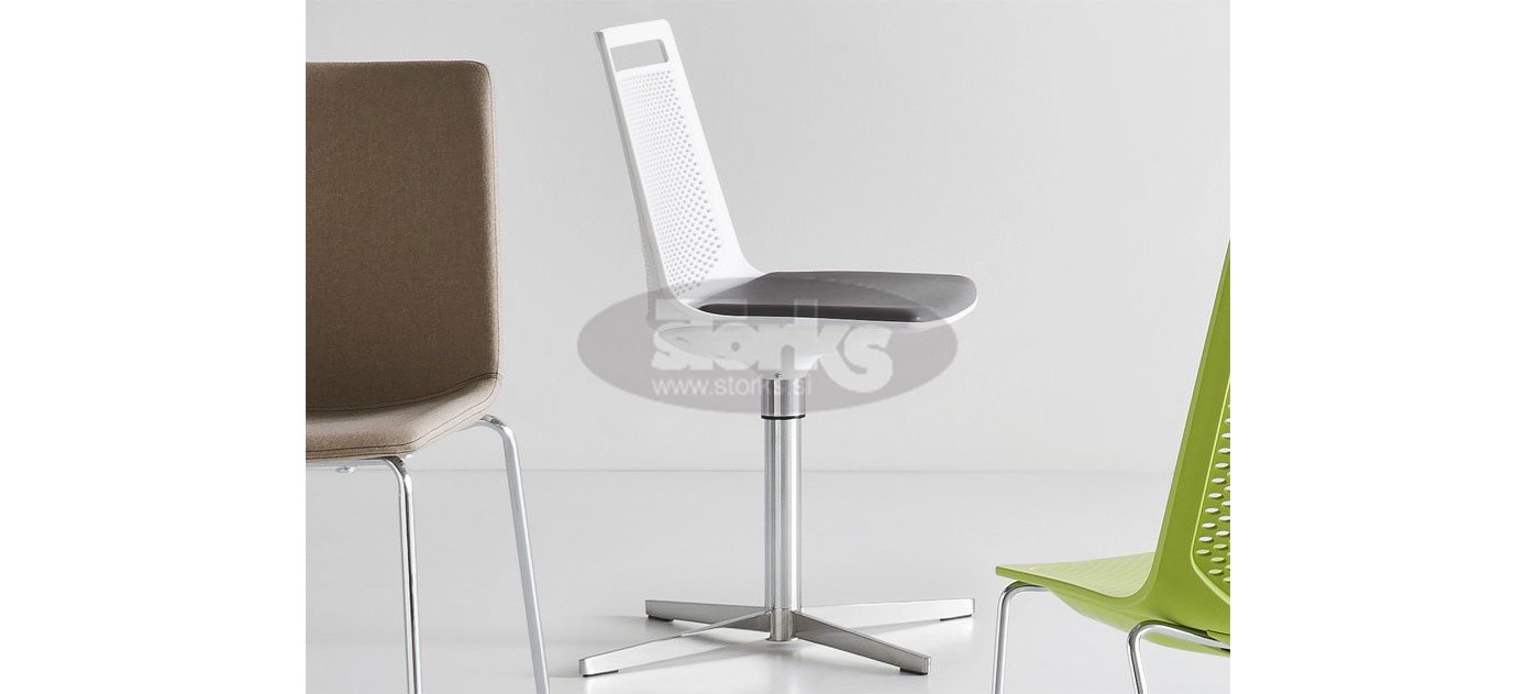 Actor L chair with crome base